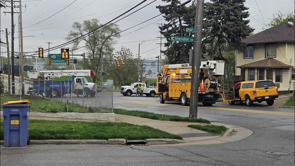 Crash prompts power outages in Grand Rapids | wzzm13.com