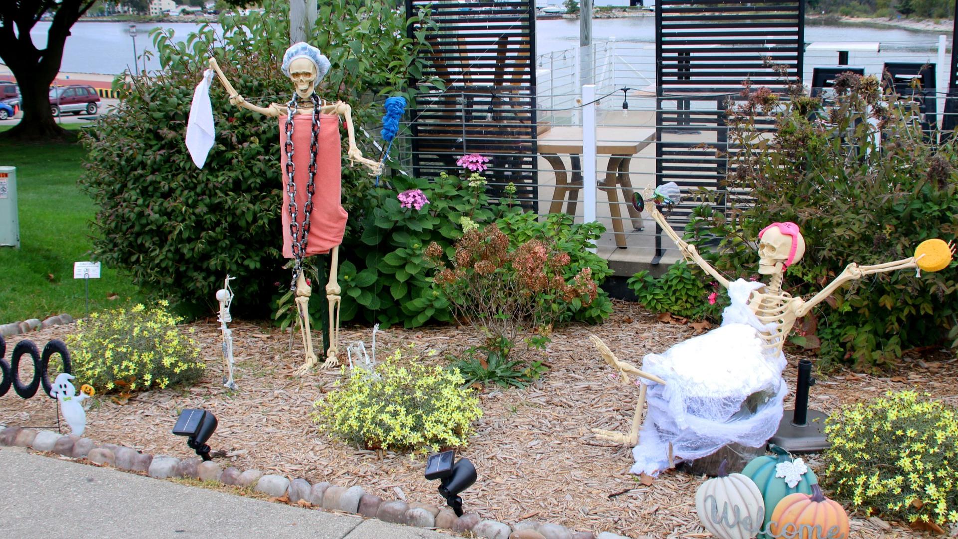 Bones About Town skeleton decorating competition to return to Grand ...