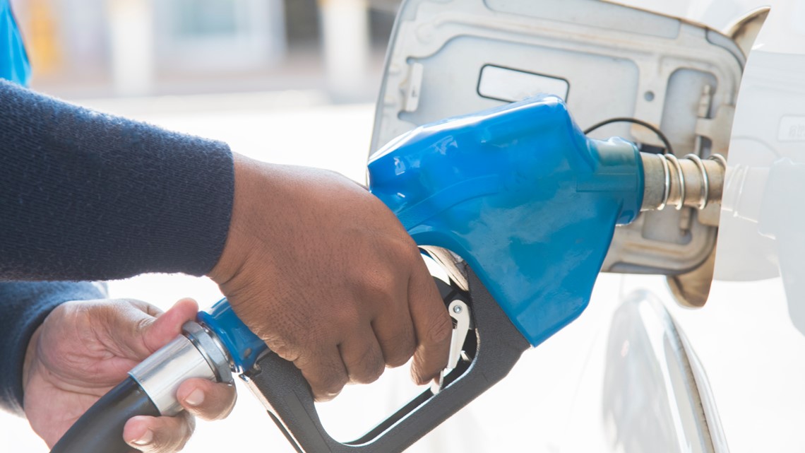 Michigan gas prices fall, AAA reports | wzzm13.com