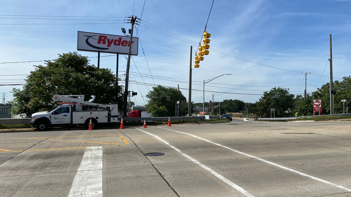 Exit ramp on US-131 now open, traffic lights out | wzzm13.com