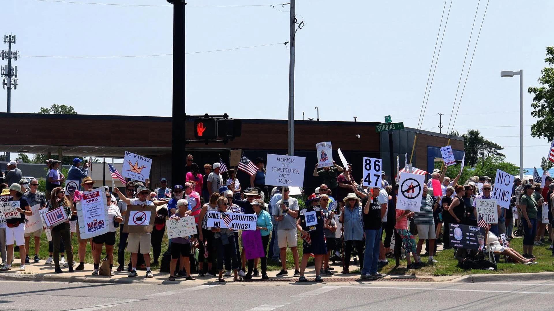Thousands gather in Grand Rapids, along lakeshore for 'No Kings ...