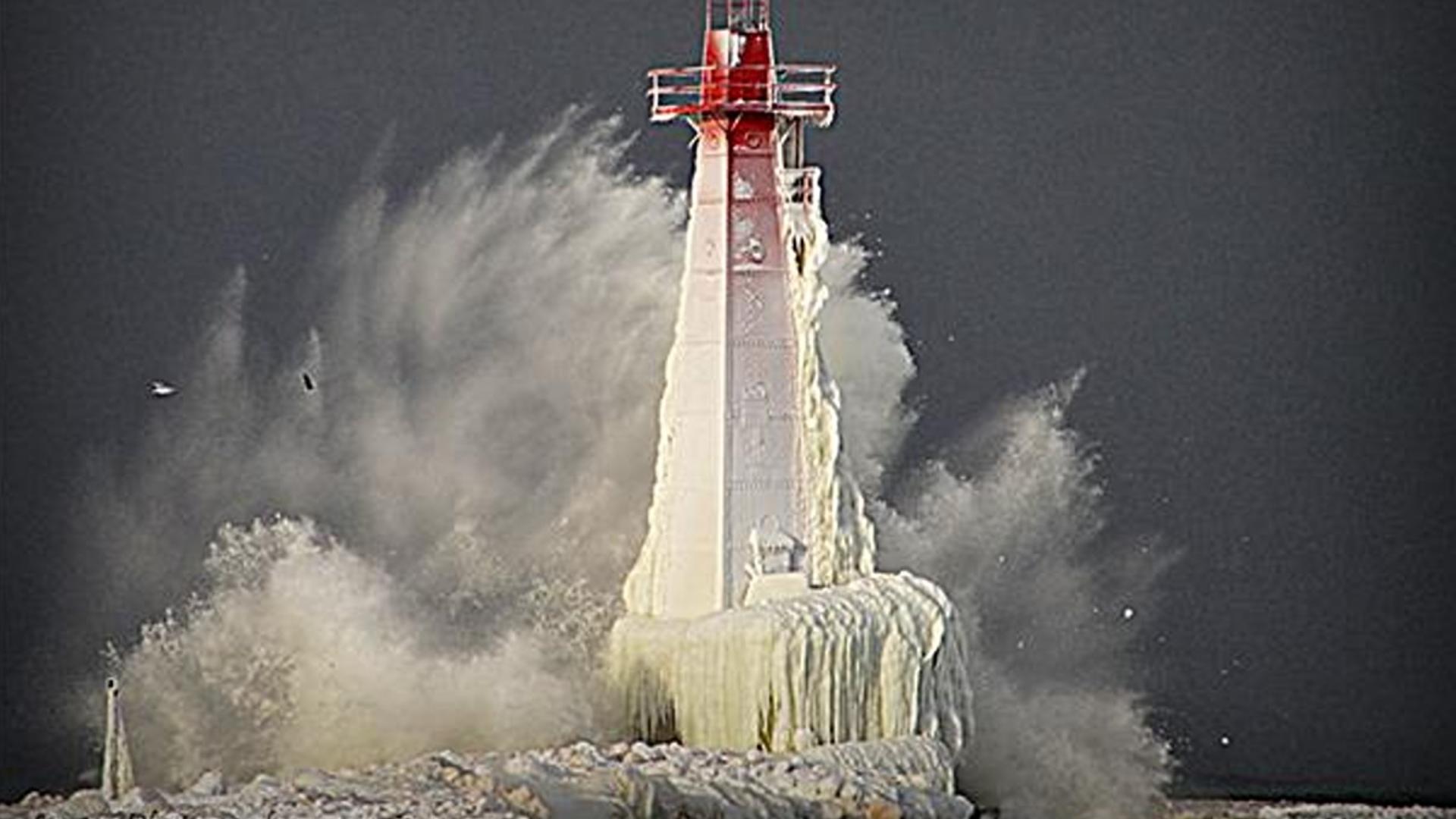 Restoration work begins on Muskegon's South Breakwater Lighthouse ...
