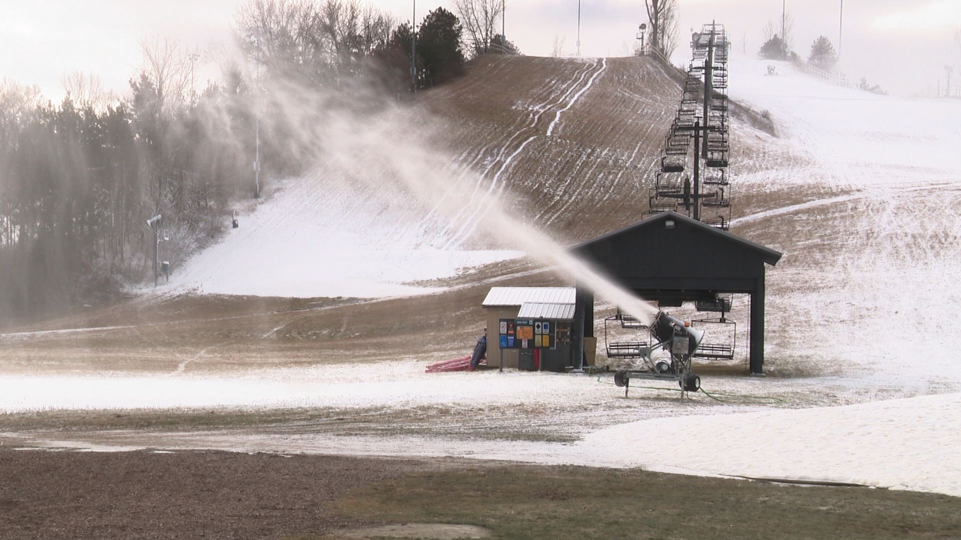 Cannonsburg Ski Area finally turns on snow guns | wzzm13.com