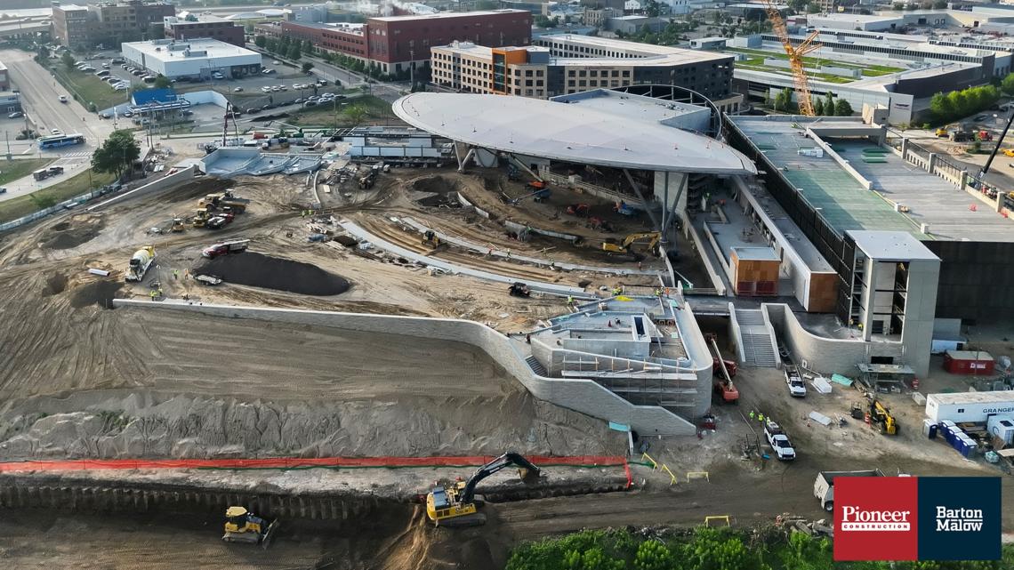 Acrisure Amphitheater announces first concert | wzzm13.com