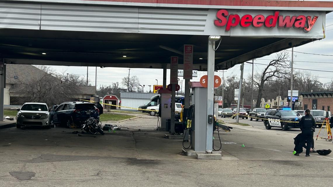Car crashes into Kalamazoo gas station, injuring 7 | wzzm13.com