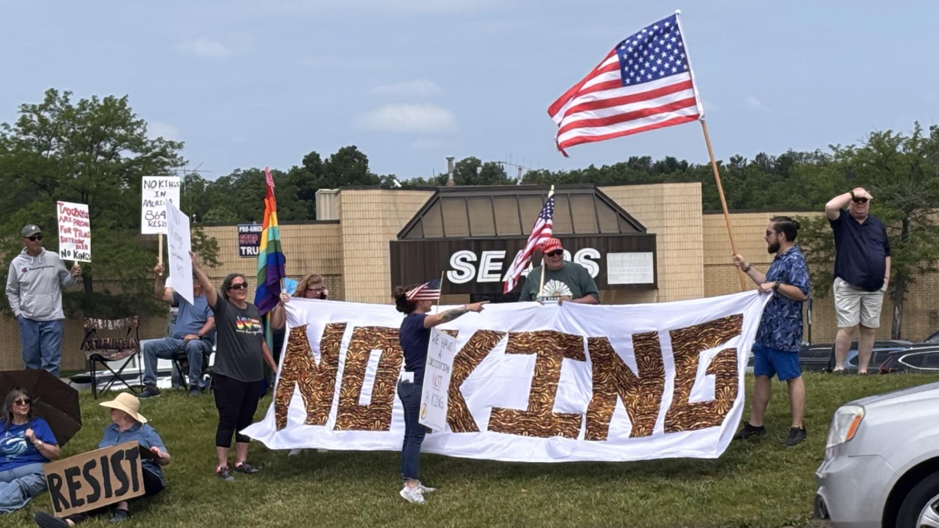 Thousands gather in Grand Rapids, along lakeshore for 'No Kings ...