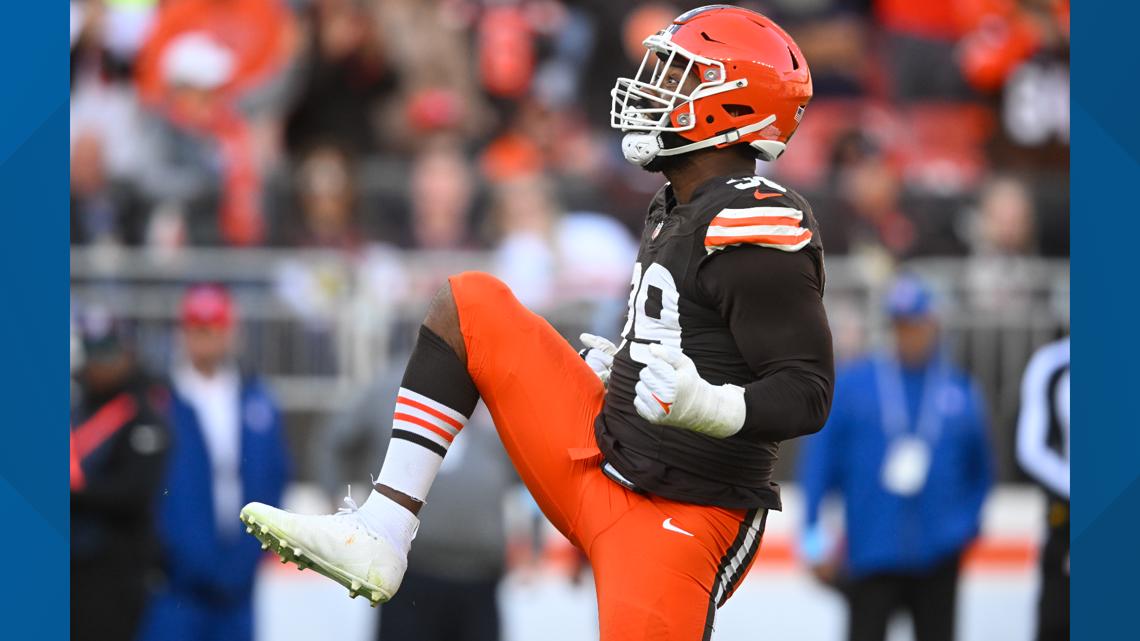 Newly acquired Za'Darius Smith will report to Lions on Friday | wzzm13.com