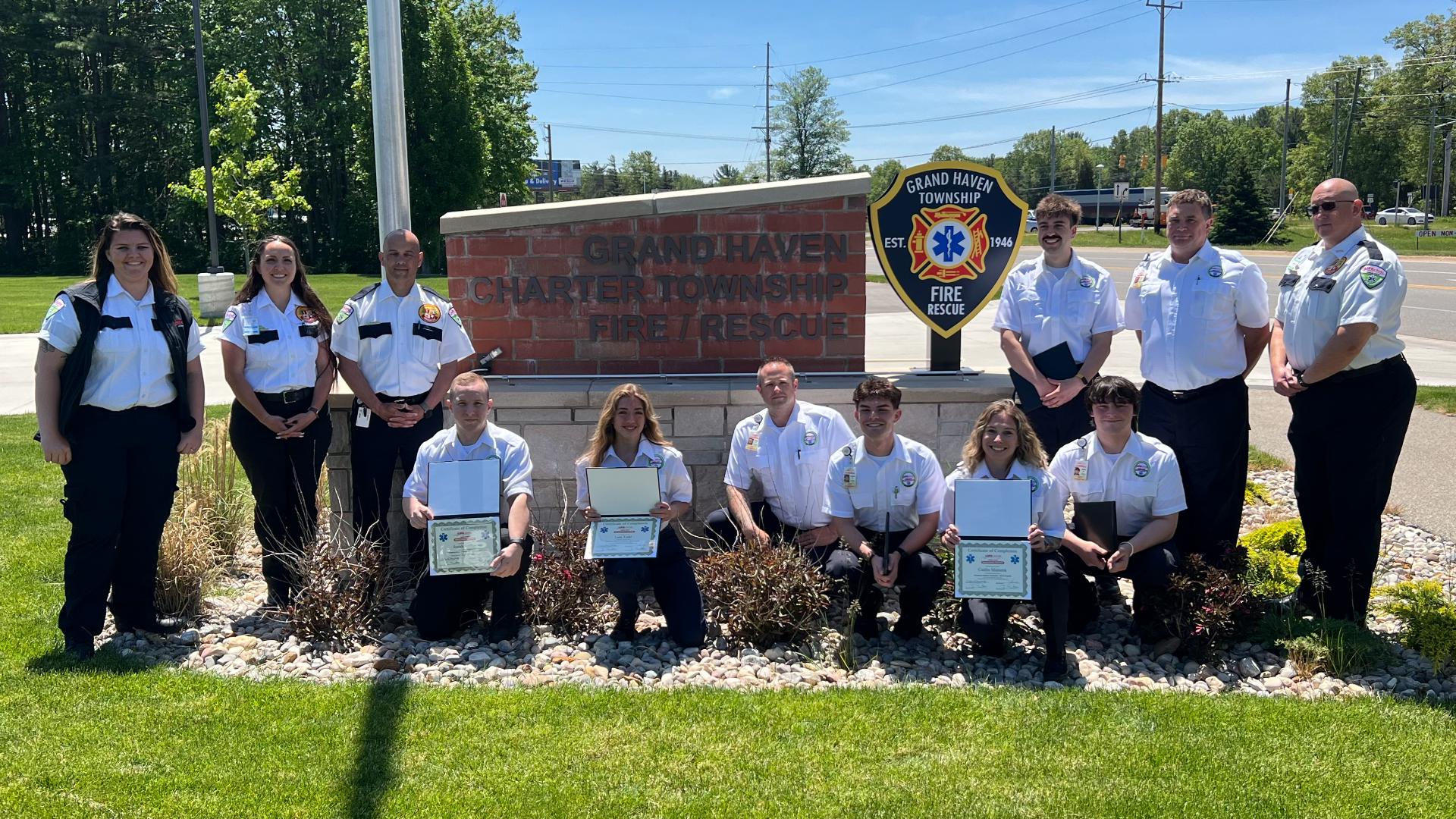 Life EMS Ambulance graduates first Ottawa County EMT class | wzzm13.com