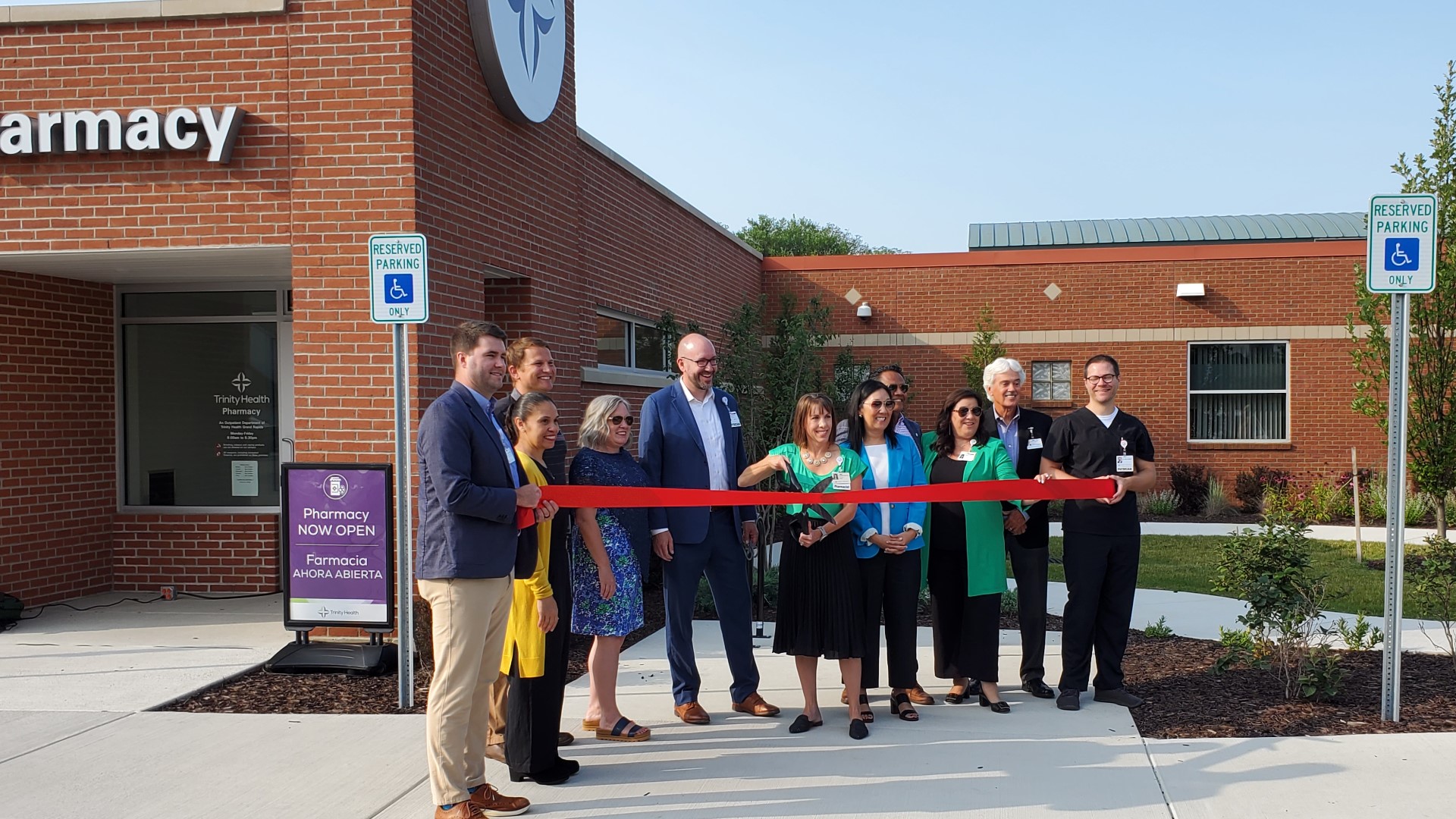 Trinity Health opens new pharmacy clinic in Roosevelt Park | wzzm13.com