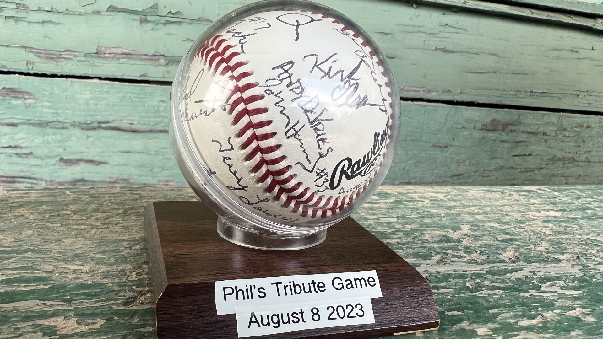 Michigan baseball players honor legendary 84-year-old teammate | wzzm13.com