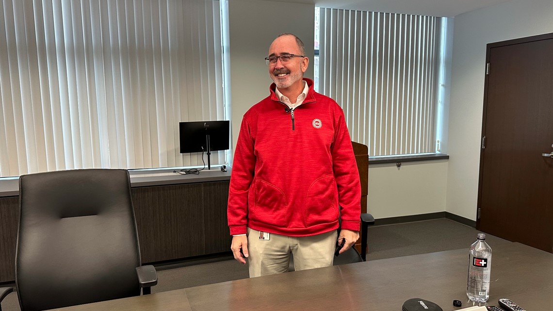 UAW chief aims to expand membership to nonunion automakers | wzzm13.com