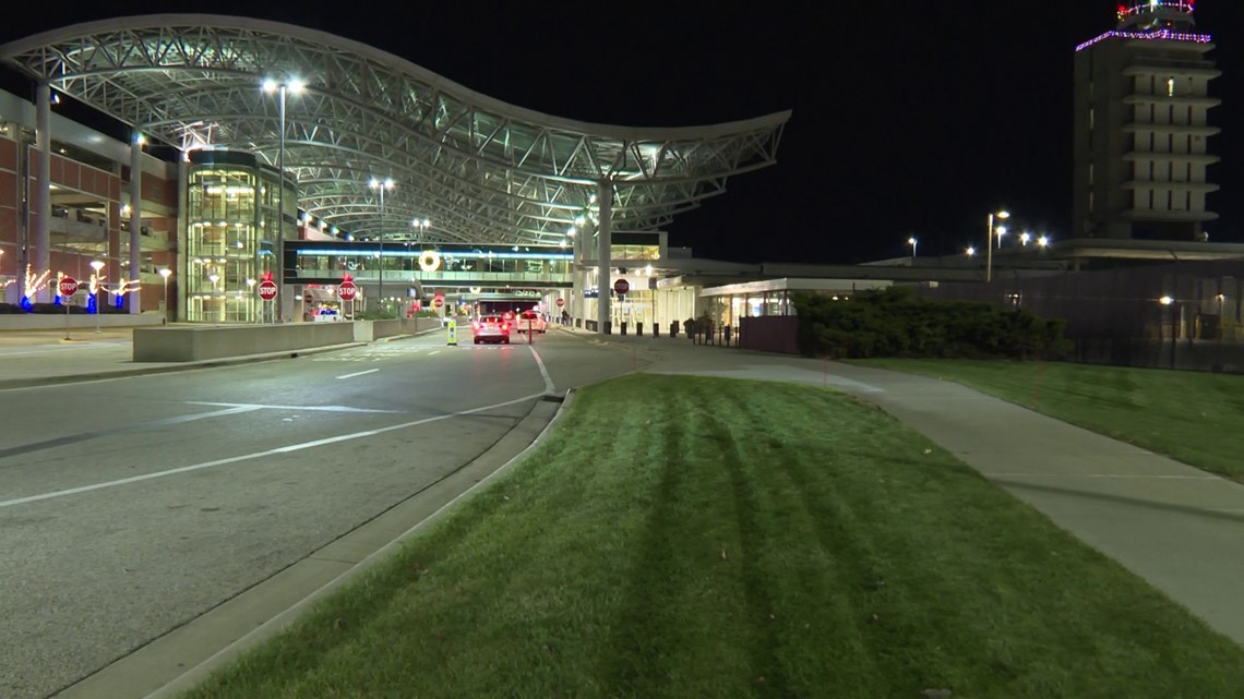 Gerald R. Ford Airport preparing for busy holiday week | wzzm13.com