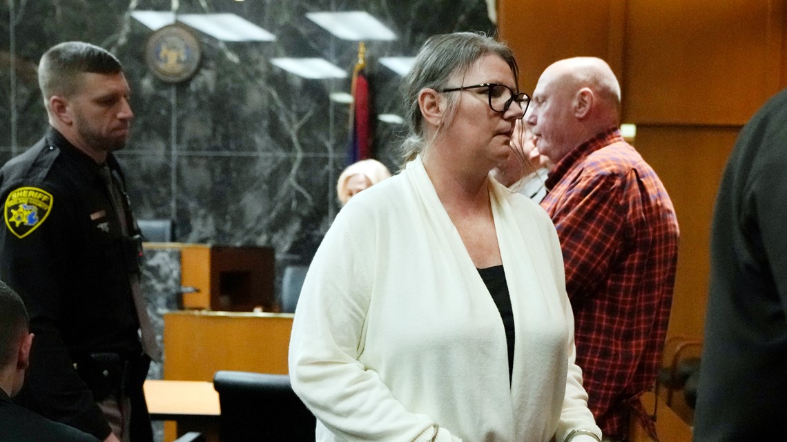 Jury deliberations entering 2nd day in Jennifer Crumbley trial | wzzm13.com