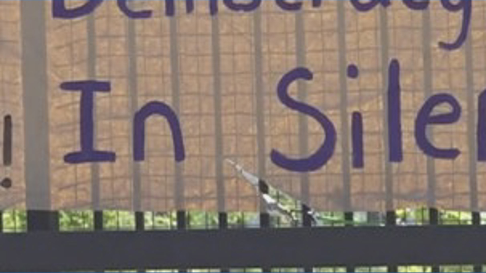 Crowd Protests Bush & Clinton GR Visit from I-196 Overpass | wzzm13.com