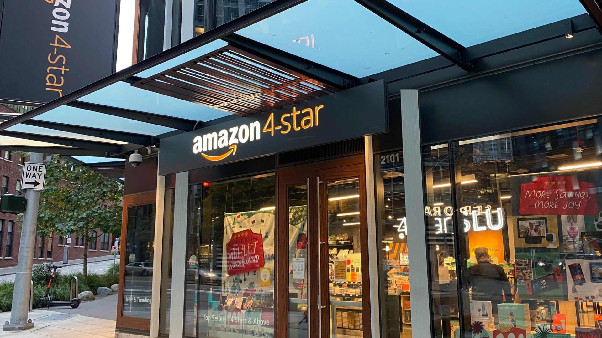 Physical Amazon store coming to Woodland Mall | wzzm13.com