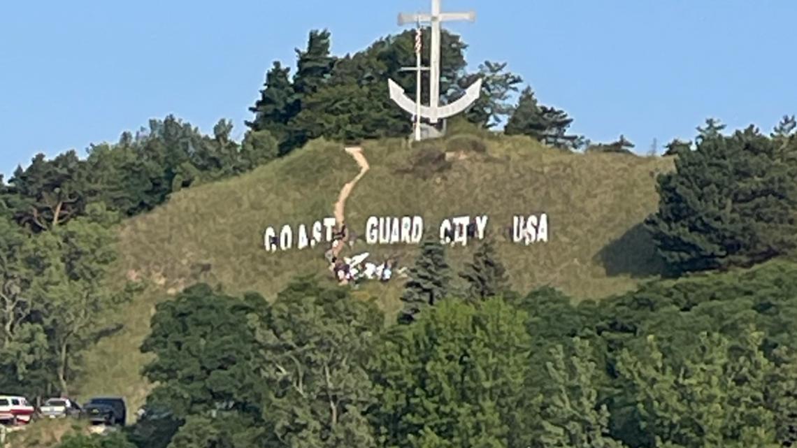 Grand Haven puts up 'Coast Guard City USA' sign | wzzm13.com