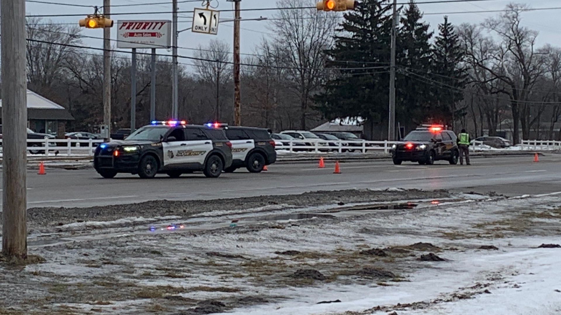 One dead, four injured after Muskegon Co. crash | wzzm13.com