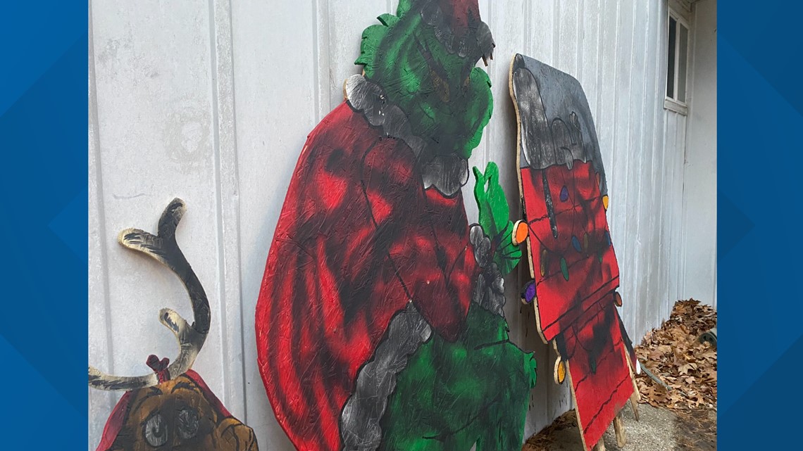 Vandals destroy Christmas decorations at Holland families home | wzzm13.com