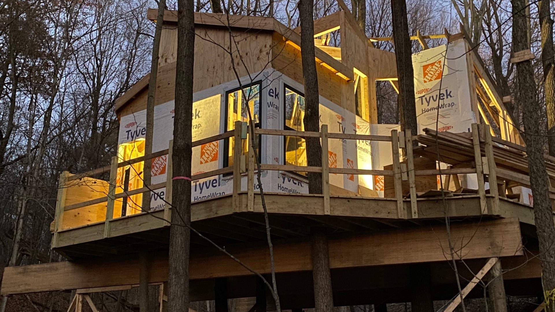 "Luxury treehouse resort" comes to West Michigan | wzzm13.com