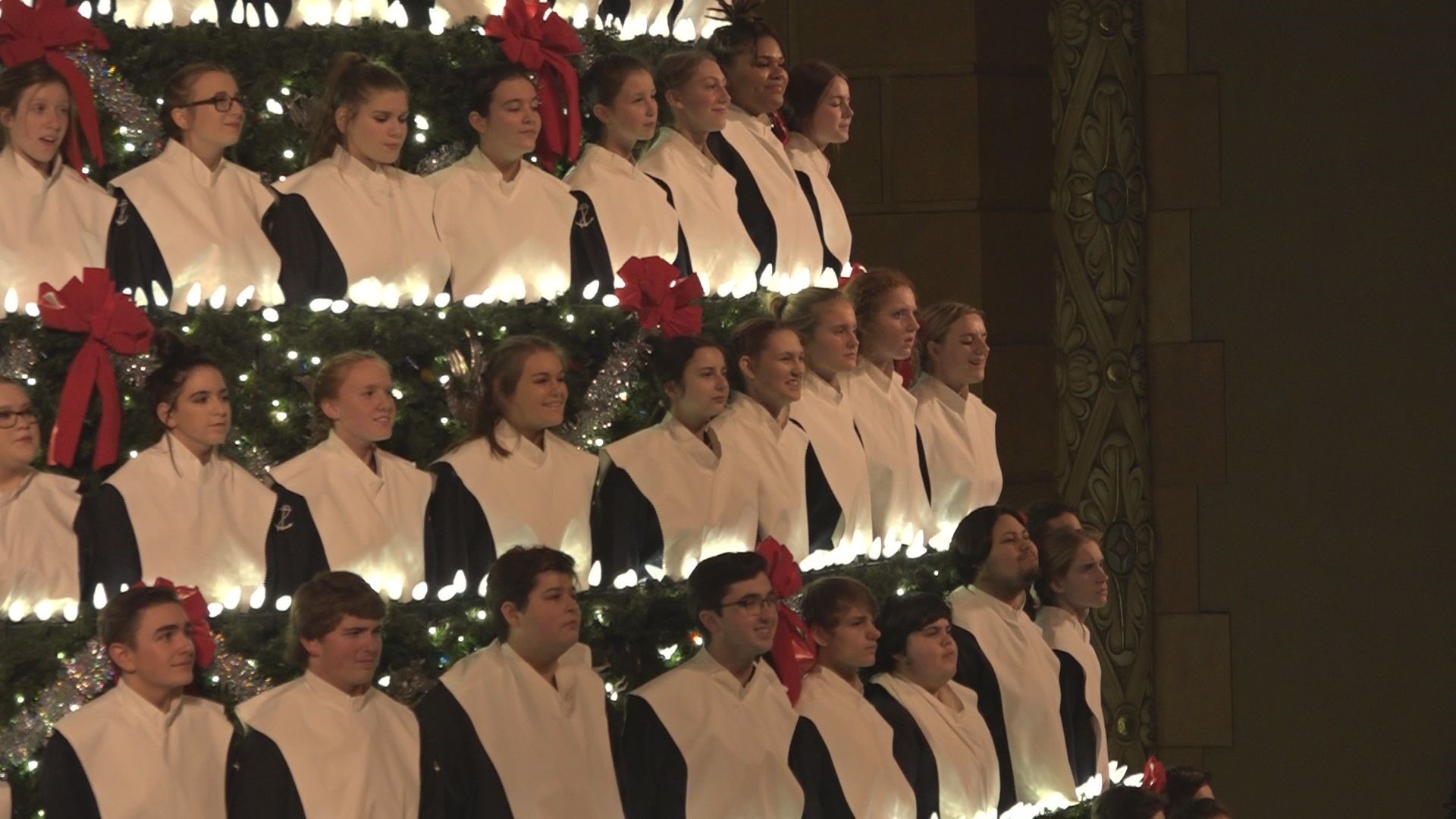 'Tree Monkeys' keep America's tallest singing Christmas Tree singing ...