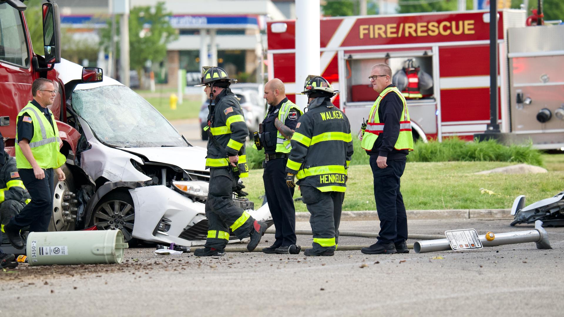 Kentwood resident seriously hurt in crash between semi, minivan on ...
