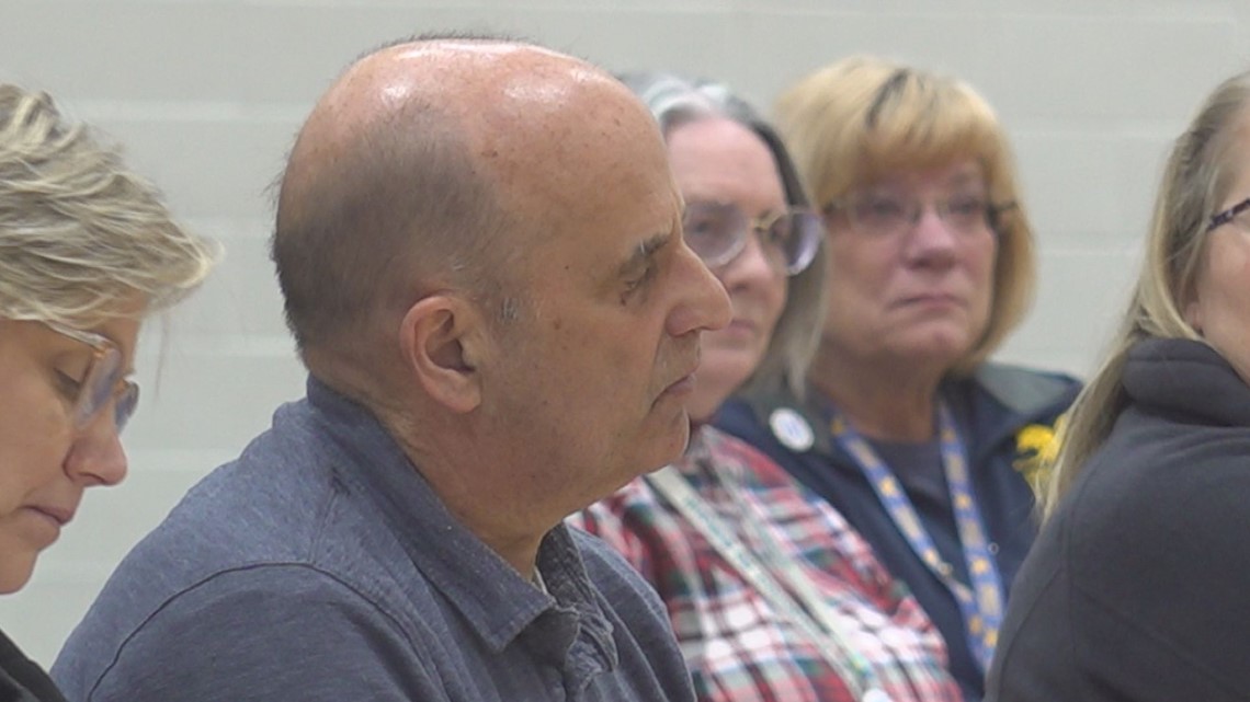 Hundreds show up to support embattled Godfrey-Lee school leader ...