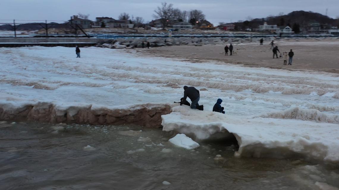 Officials warn of dangers of ice shelves on Lake Michigan | wzzm13.com