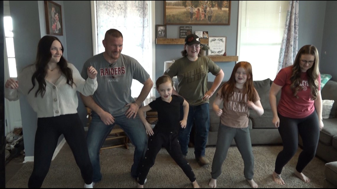 Portland dancing dad makes waves online | wzzm13.com