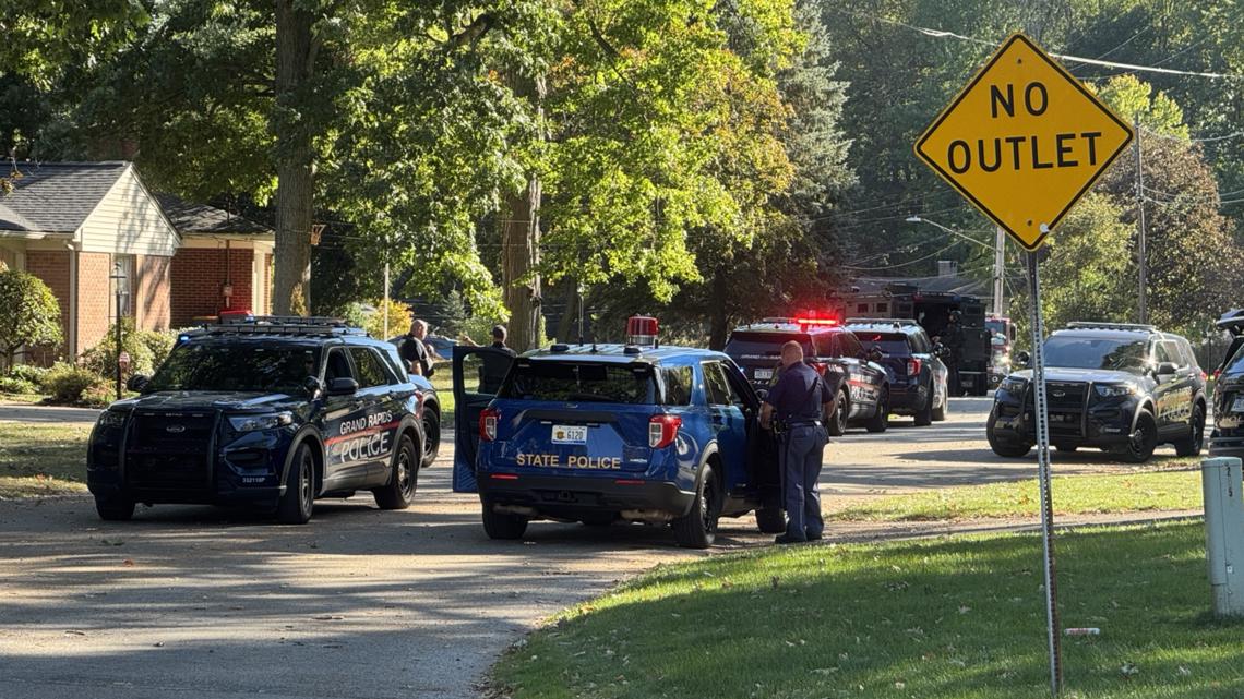 Barricaded suspect in Grand Rapids on Leonard arrested | wzzm13.com