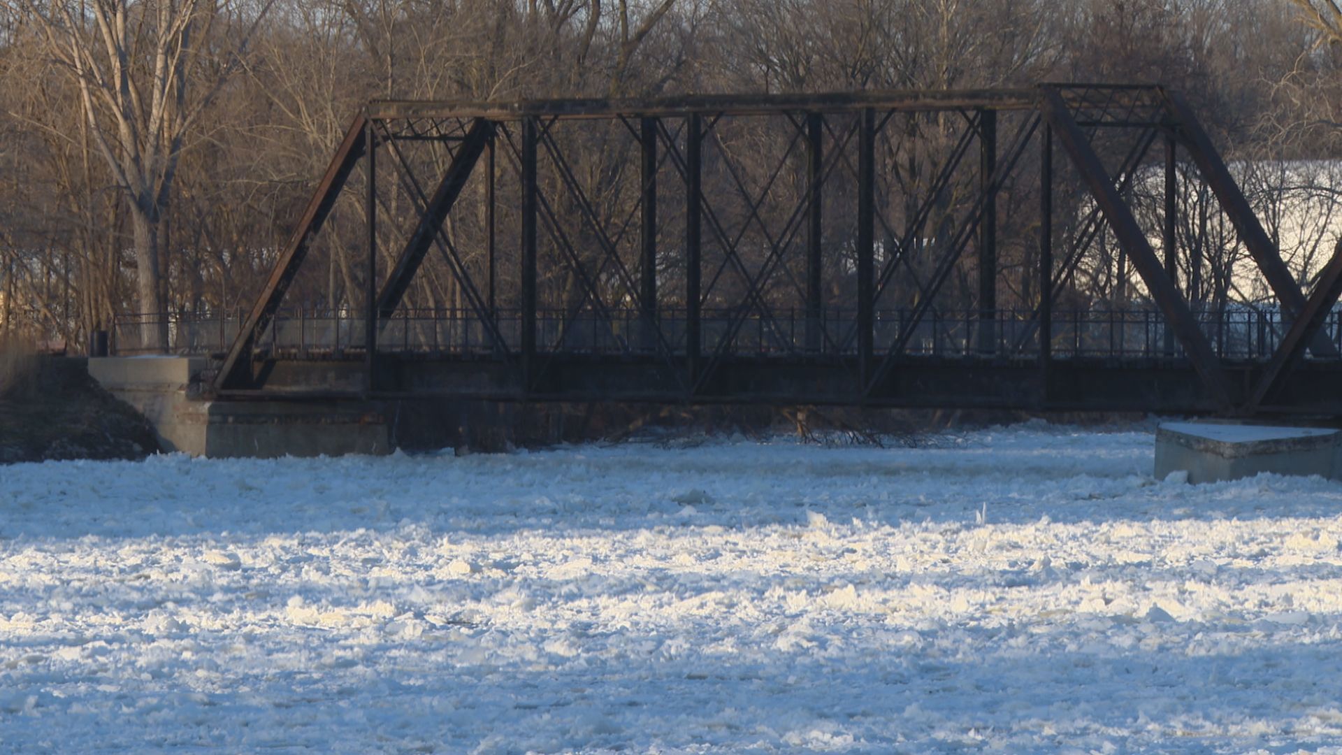 Grand River flooding causes trail closures in Portland | wzzm13.com