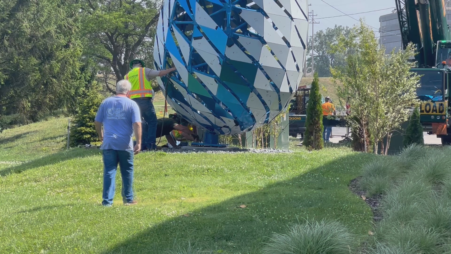 'One Drop' art installation installed in Muskegon Wednesday | wzzm13.com