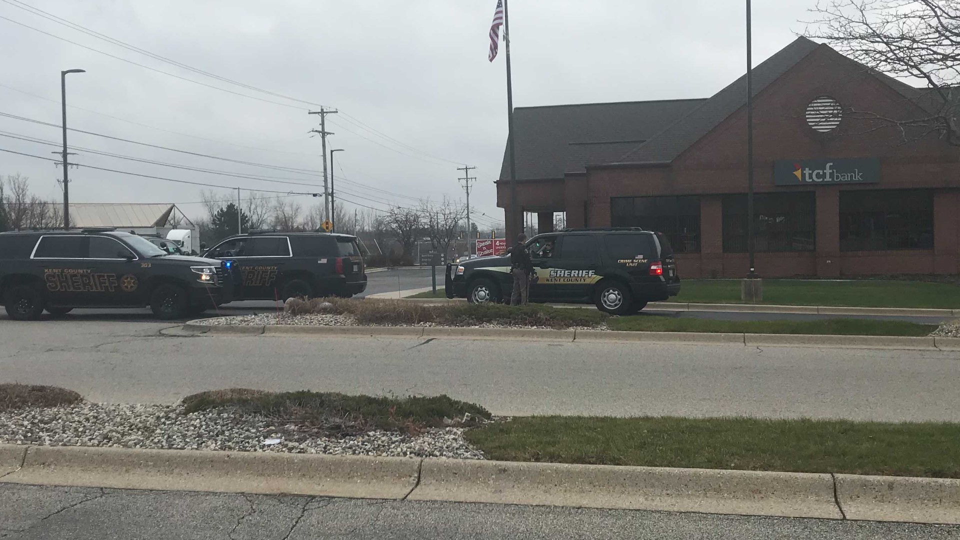 Suspect sought in TCF Bank robbery in Gaines Township | wzzm13.com