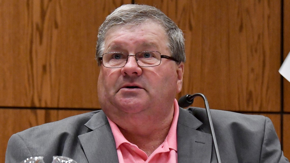 Detroit-area businessman sentenced for accepting bribes | wzzm13.com