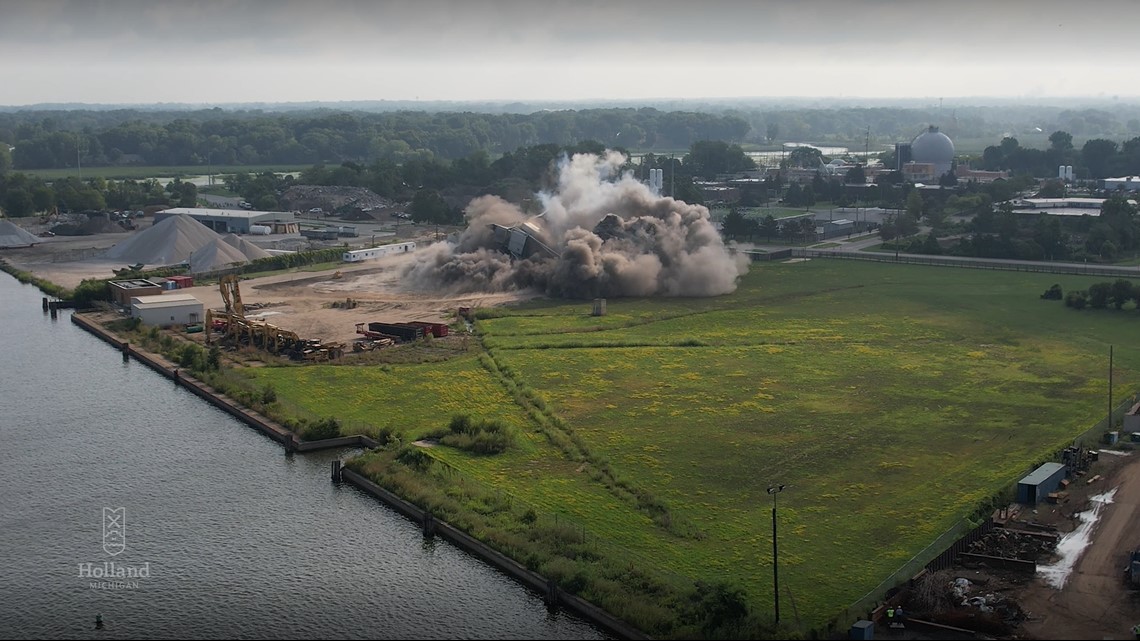 Drone captures moment the James DeYoung Power Plant is imploded in ...