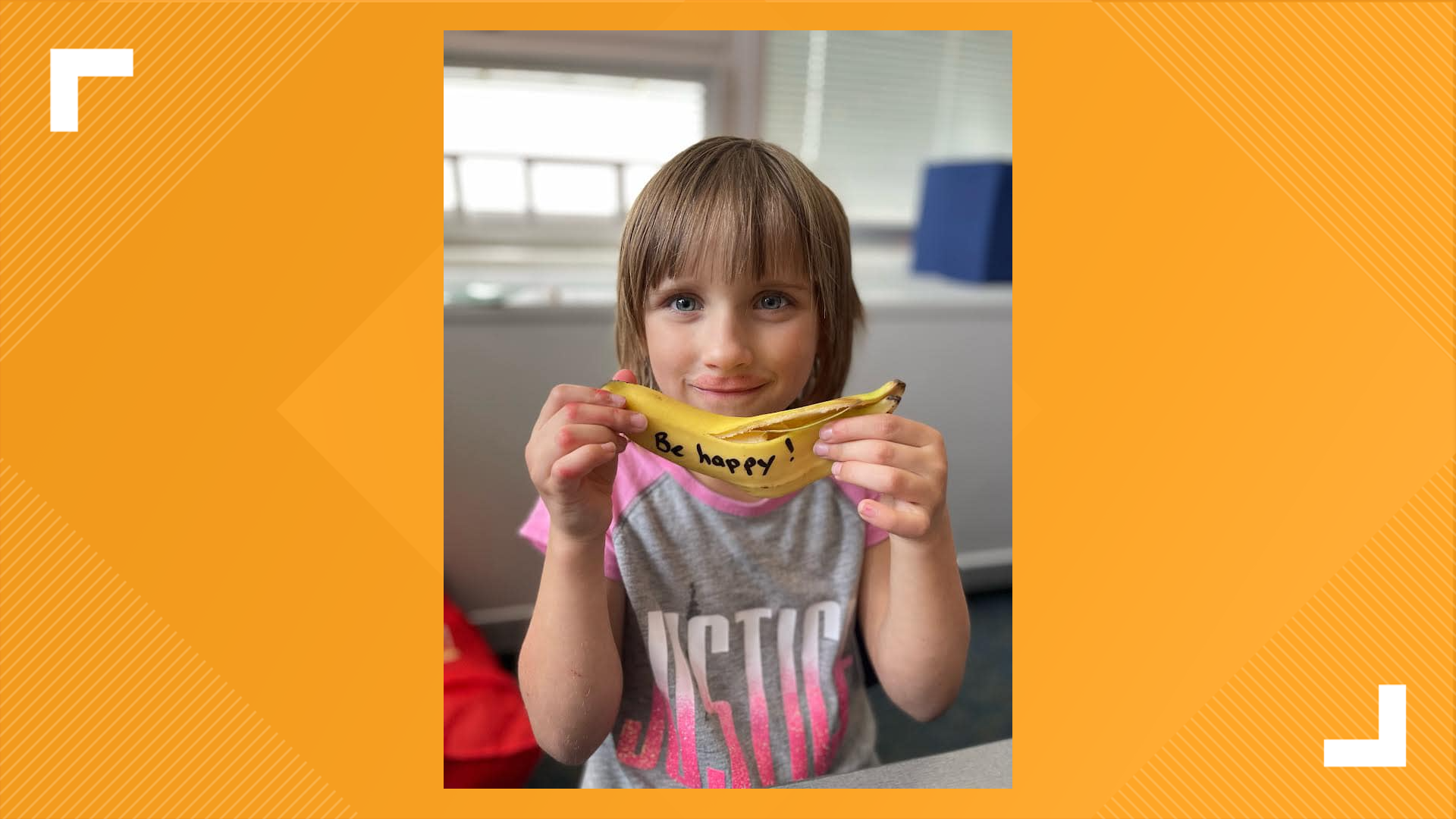 Michigan school nutrition staff uses bananas to encourage kids | wzzm13.com