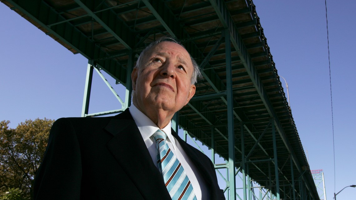 Detroit billionaire Manuel 'Matty' Moroun dies | wzzm13.com