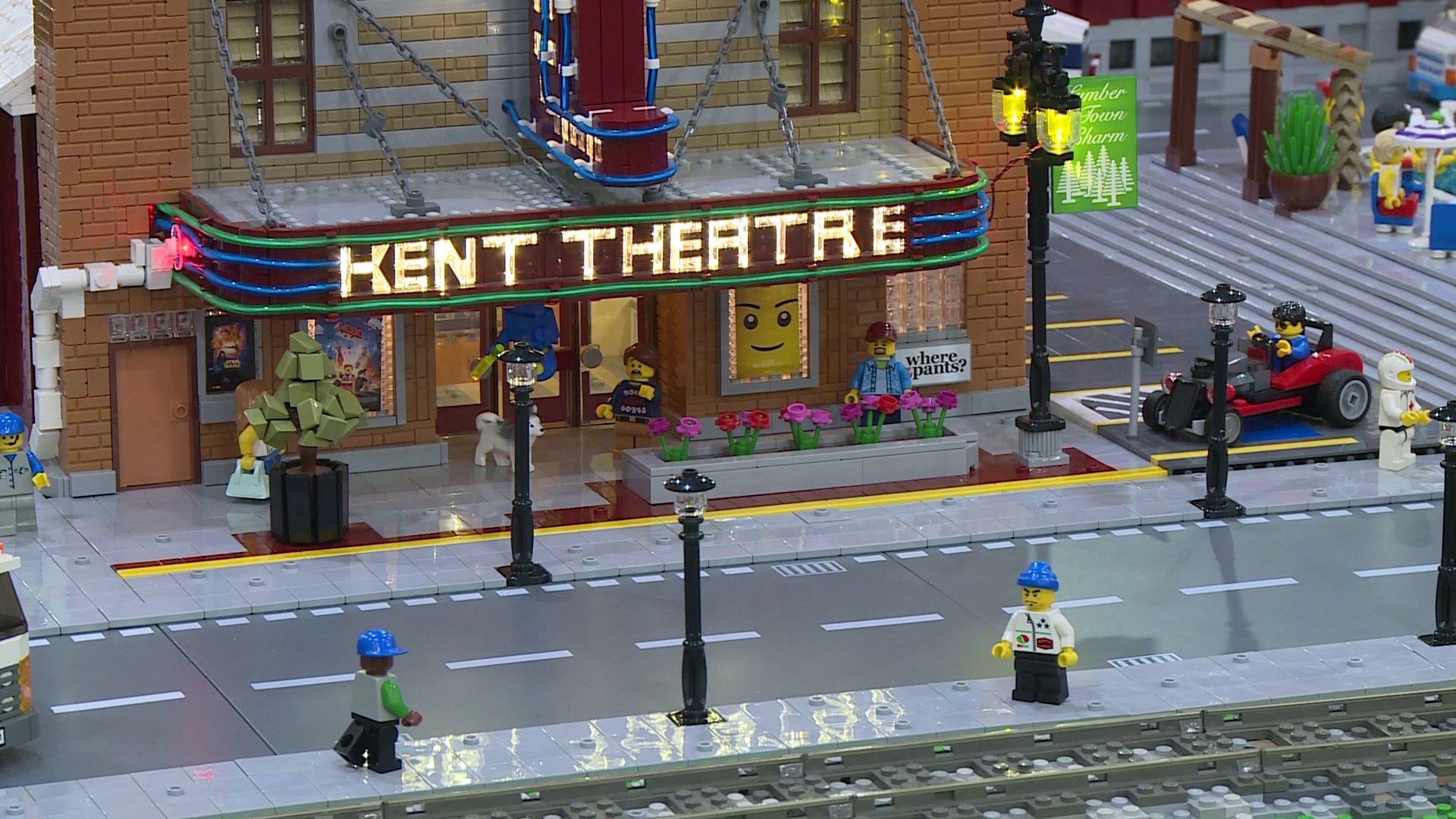 Brickworld LEGO Expo returns to Grand Rapids for 3rd year | wzzm13.com