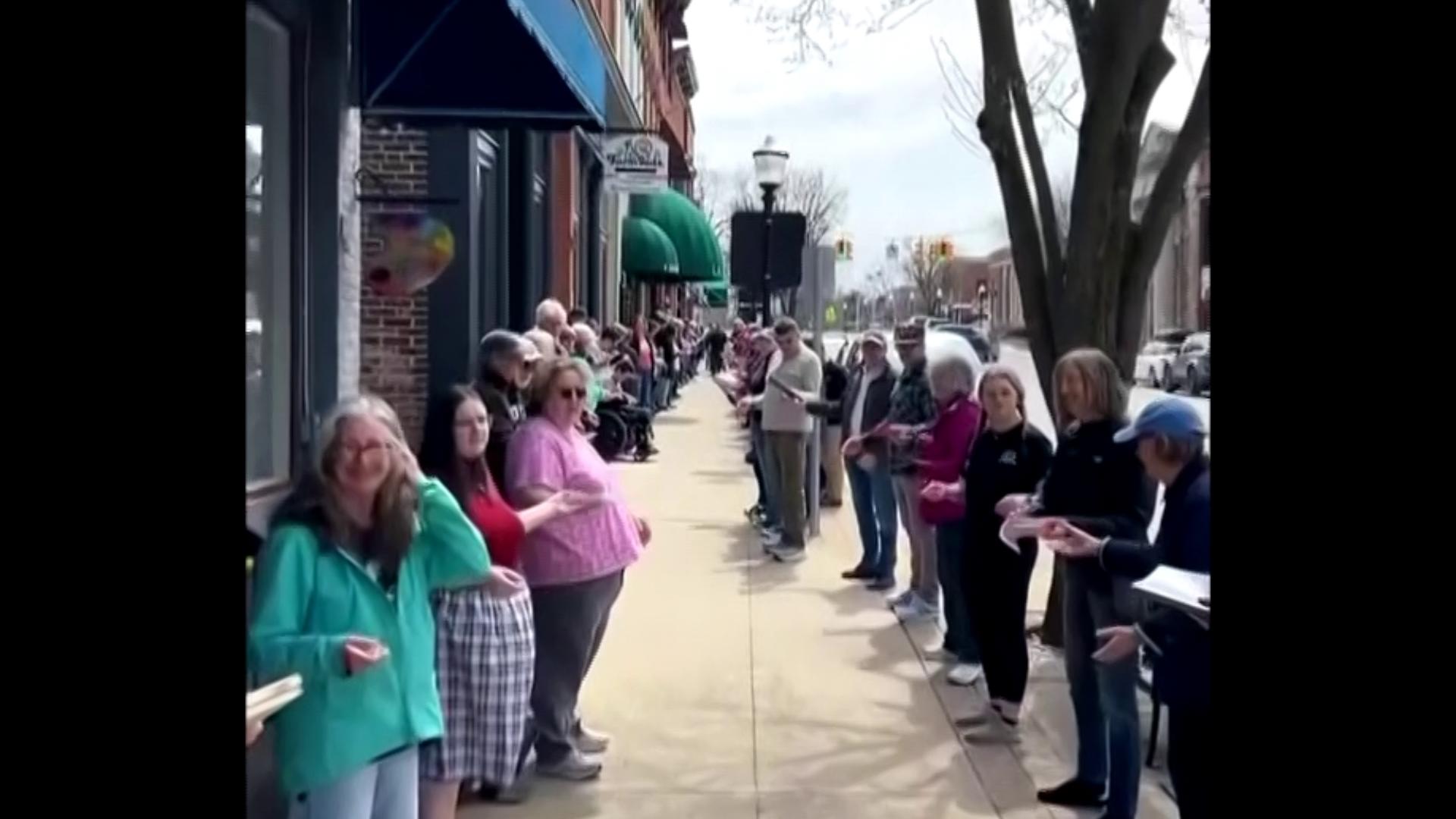 Michigan town unites to move bookstore's 9,100 books in 'book brigade ...