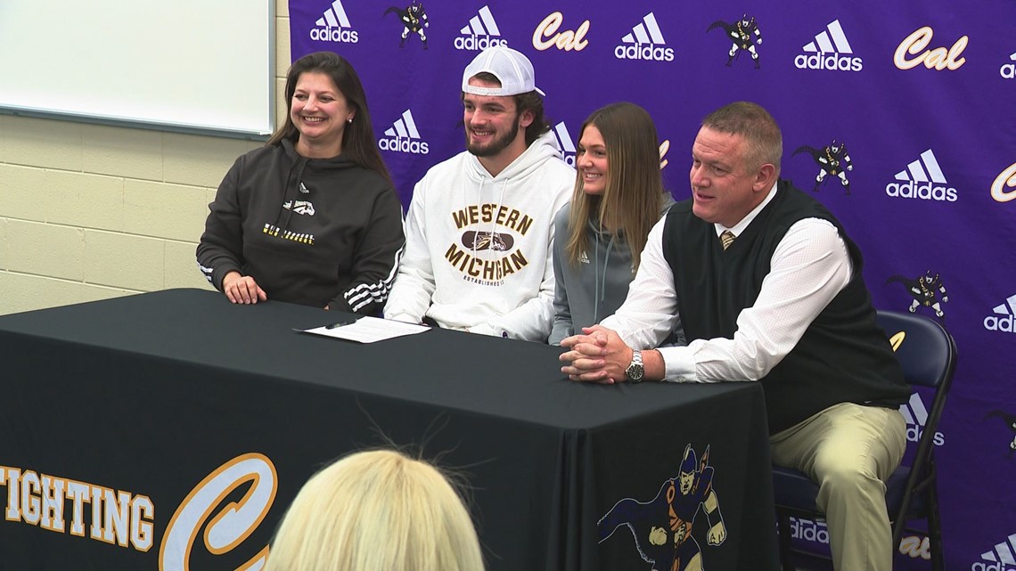 Derek Pennington, Jr. lives dream, signs with Western Michigan | wzzm13.com