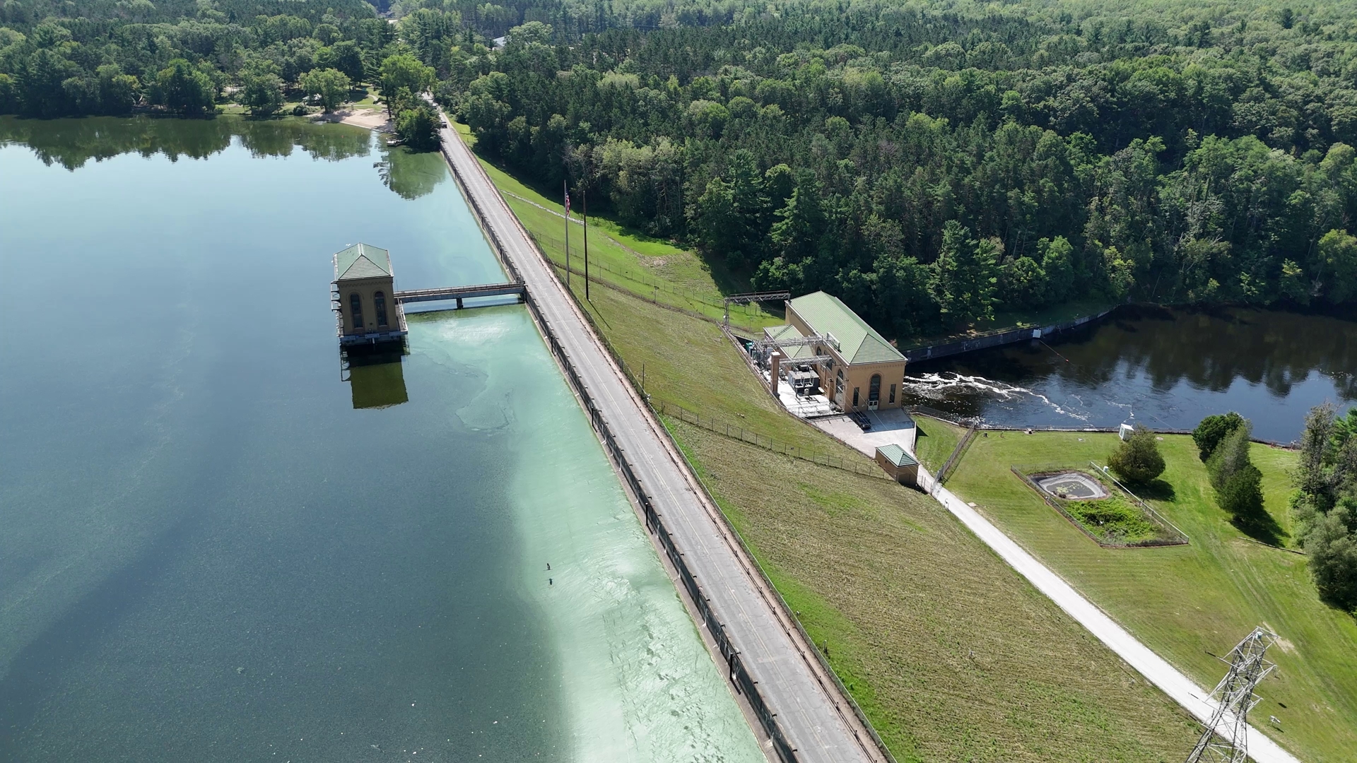 Harmful algae bloom detected on Hardy Dam Pond in Newaygo Co. | wzzm13.com