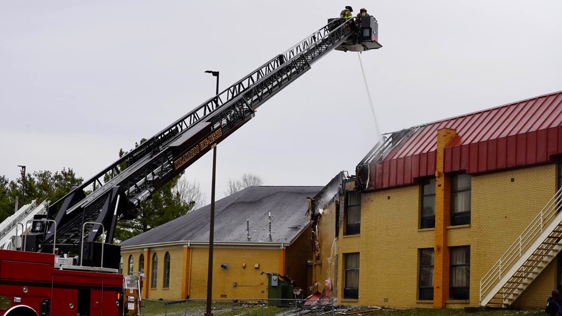 No one injured in large fire at Kalamazoo Days Inn hotel | wzzm13.com