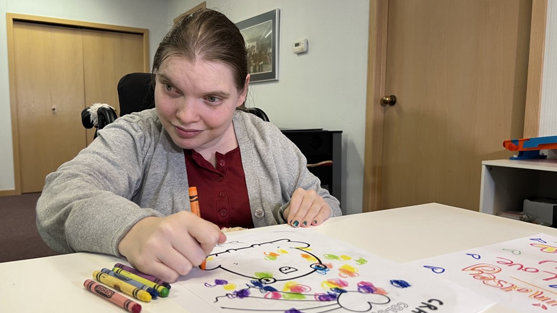 Michigan woman loses vision, still creating works of art | wzzm13.com