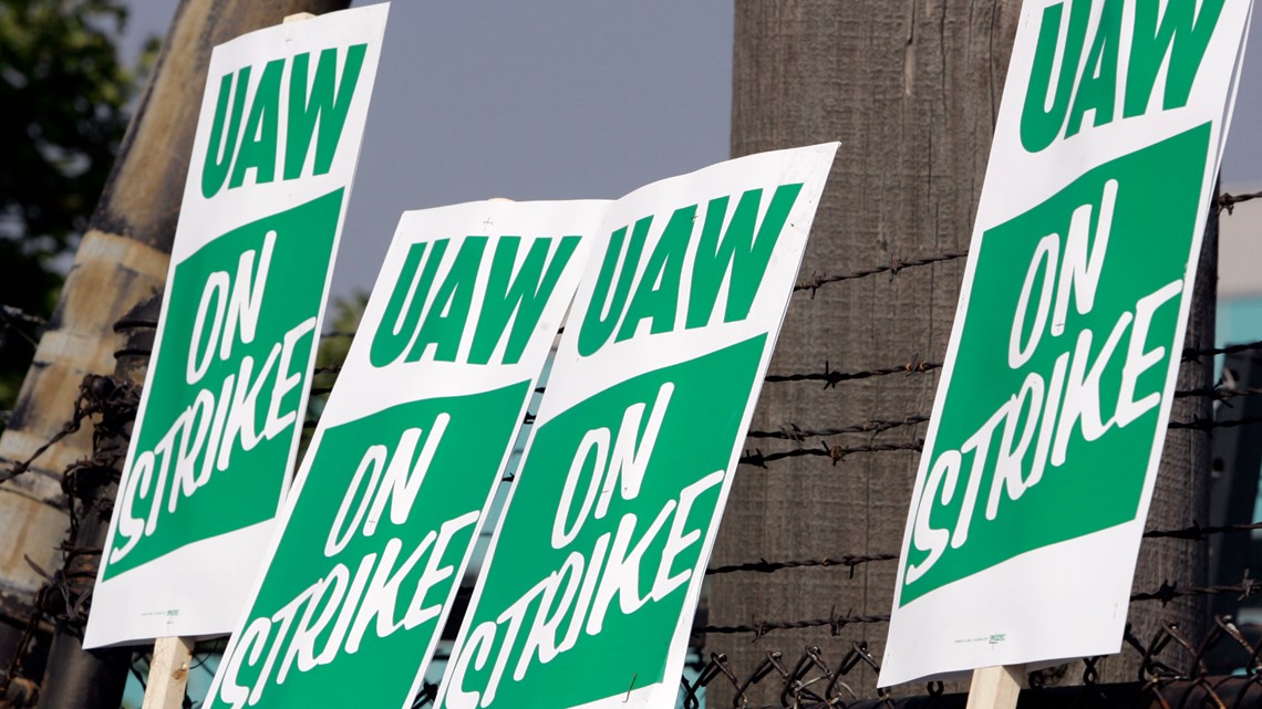 UAW workers vote to authorize strikes against Detroit's 3 automakers ...
