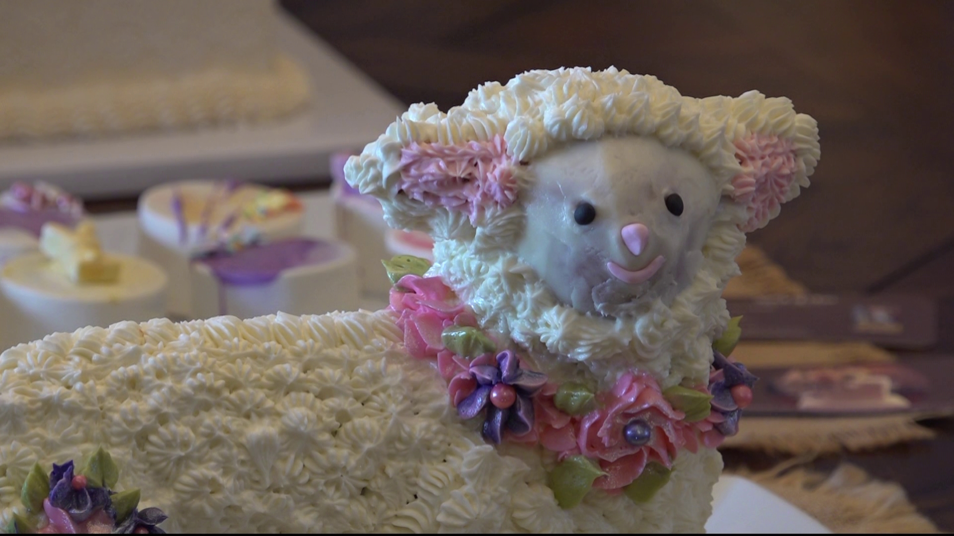 Battle Creek baker offers lamb, bunny and chicken cakes for Easter ...