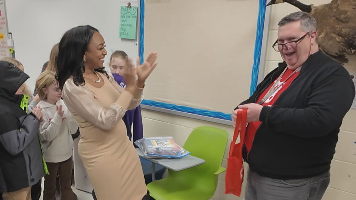 Teacher of the Week: Kevin Geary | wzzm13.com