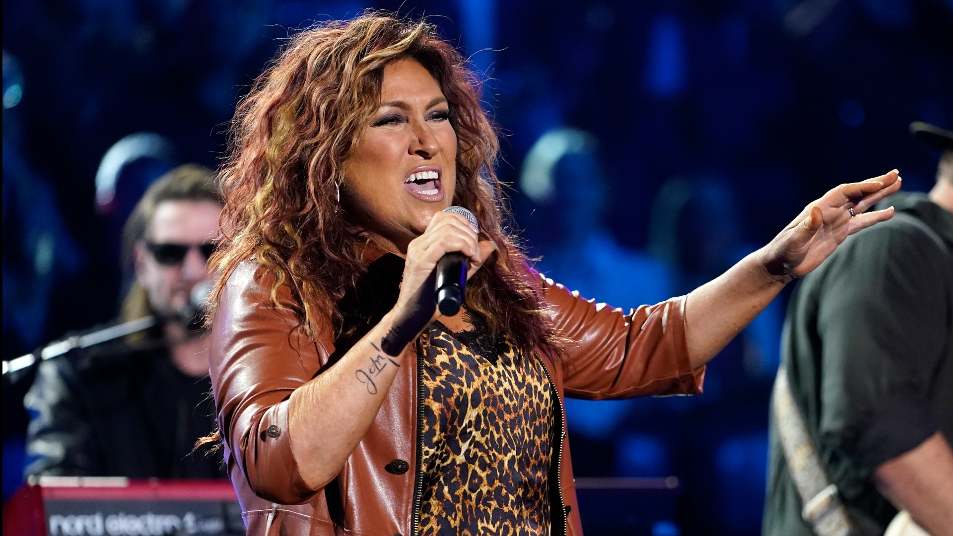 Jo Dee Messina | Grand Rapids tour stop 2023 | wzzm13.com