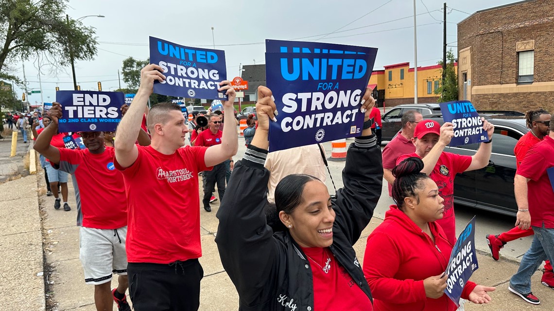 Auto workers vote to let union leaders to call strikes | wzzm13.com