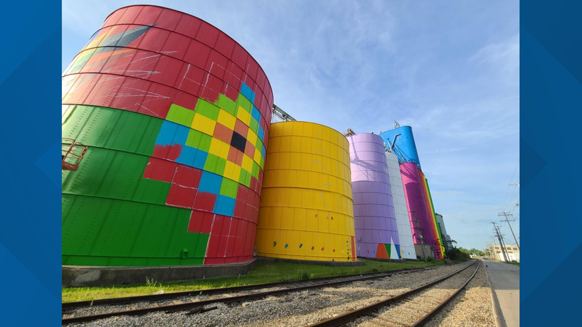 Artist completes giant mural on abandoned Michigan silos | wzzm13.com