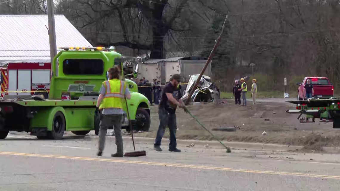 Muskegon Woman Killed In Crash Pulling Into Grocery Store