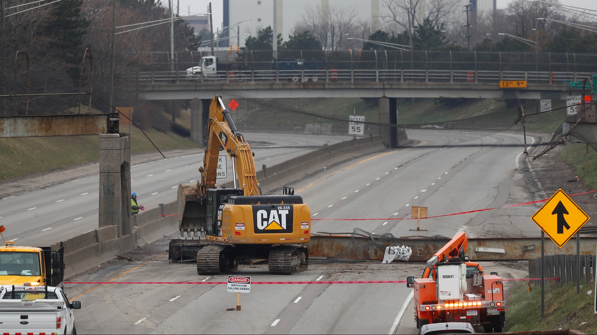 Detroit bridge collapses after being hit by truck | wzzm13.com